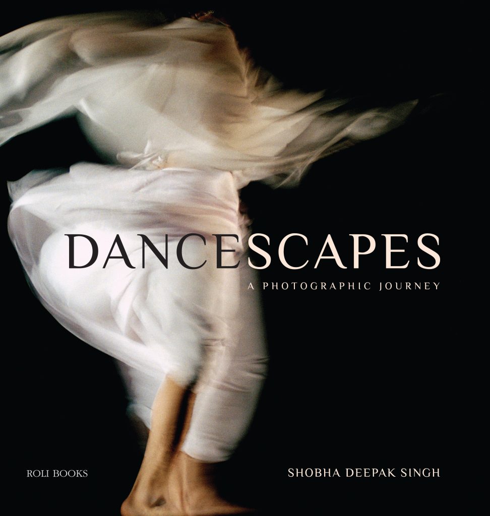 Dance Scapes: A Photographic Journey - Roli Books